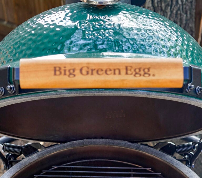 The Tastiest Smoked Burger Recipe | Couple in the Kitchen