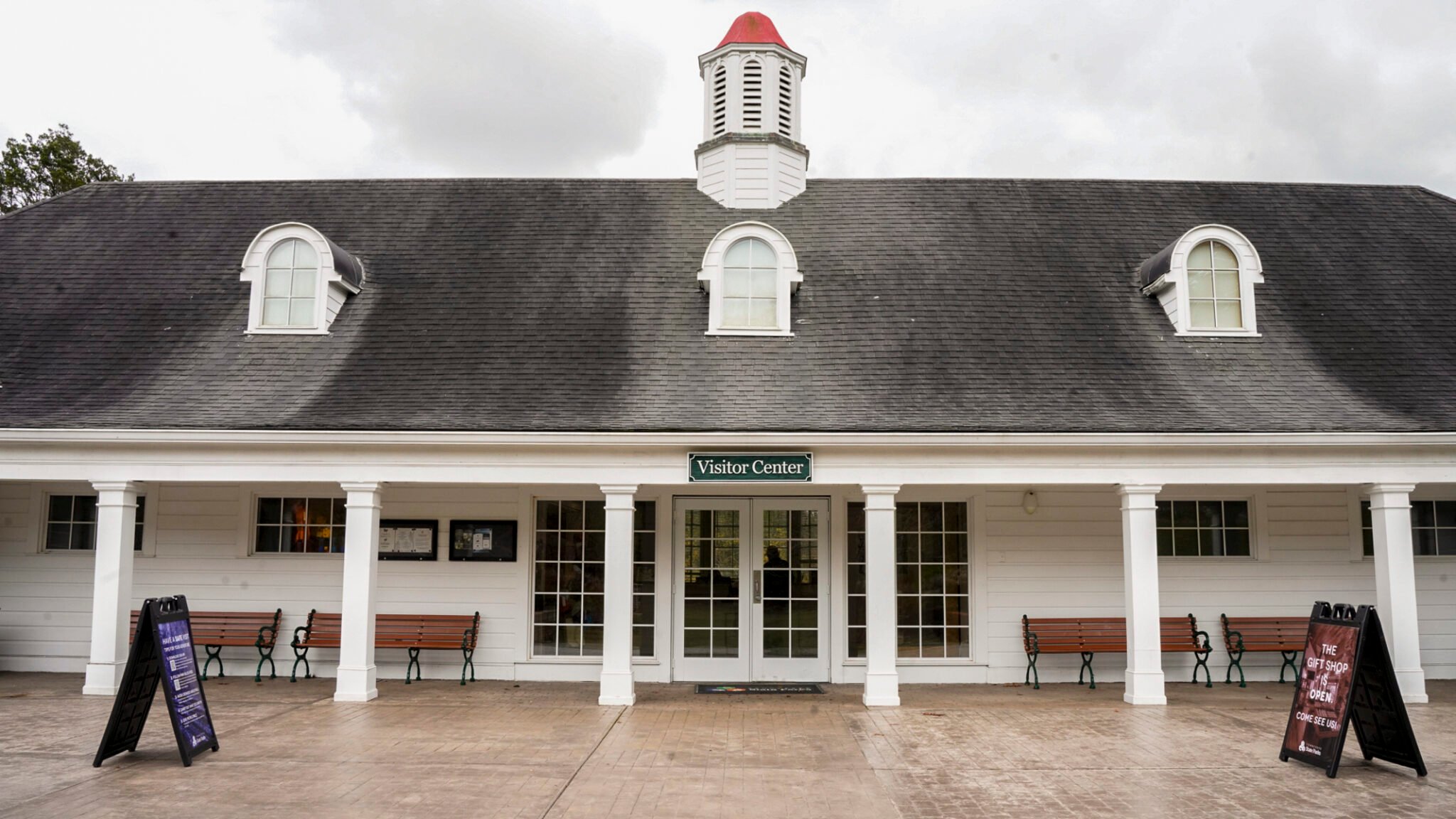 Fun Things to do in Clarksville, TN for Couples | Couple in the Kitchen