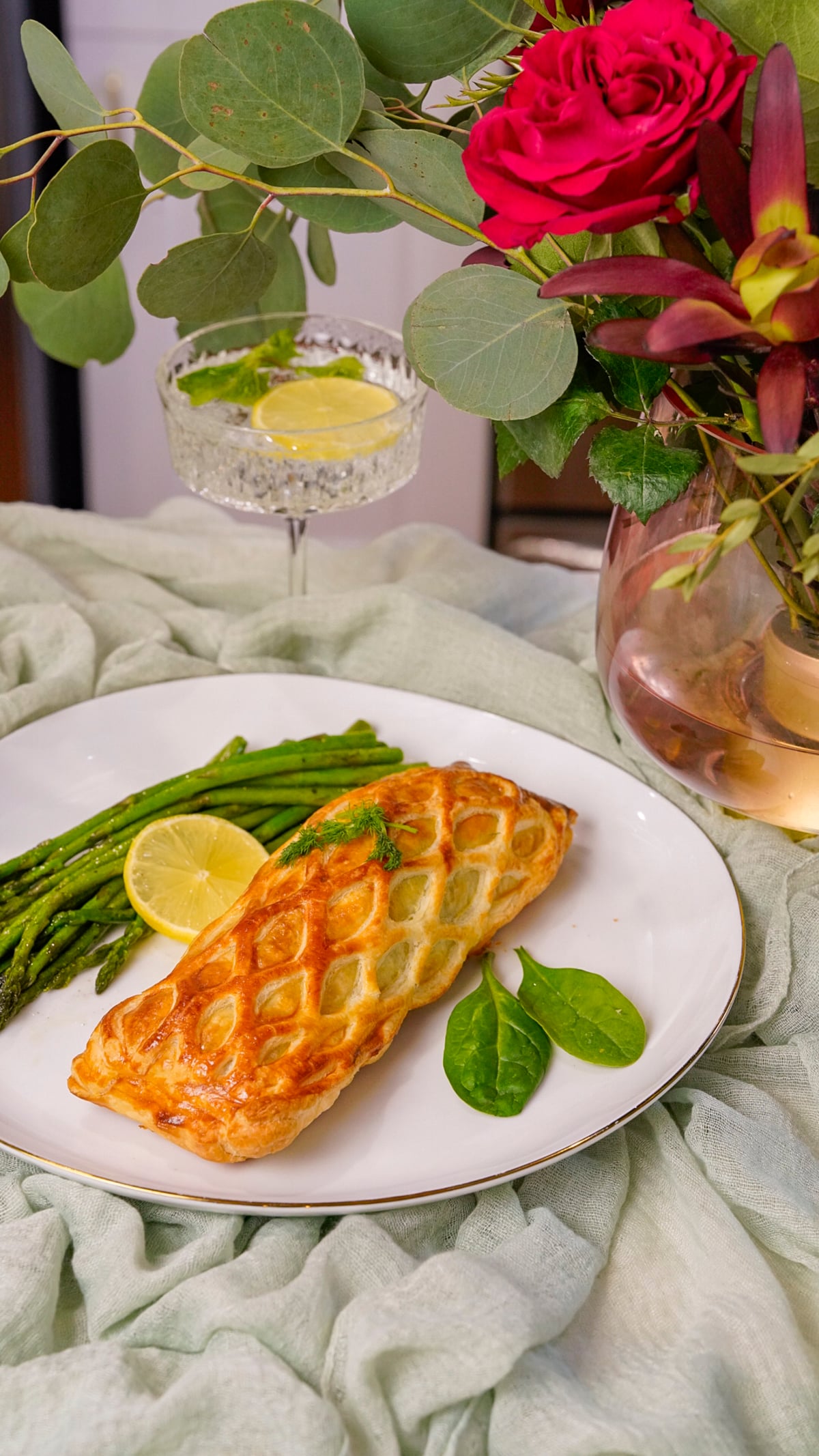Individual Salmon en Croûte Recipe (Salmon Wellington) | Couple in the ...